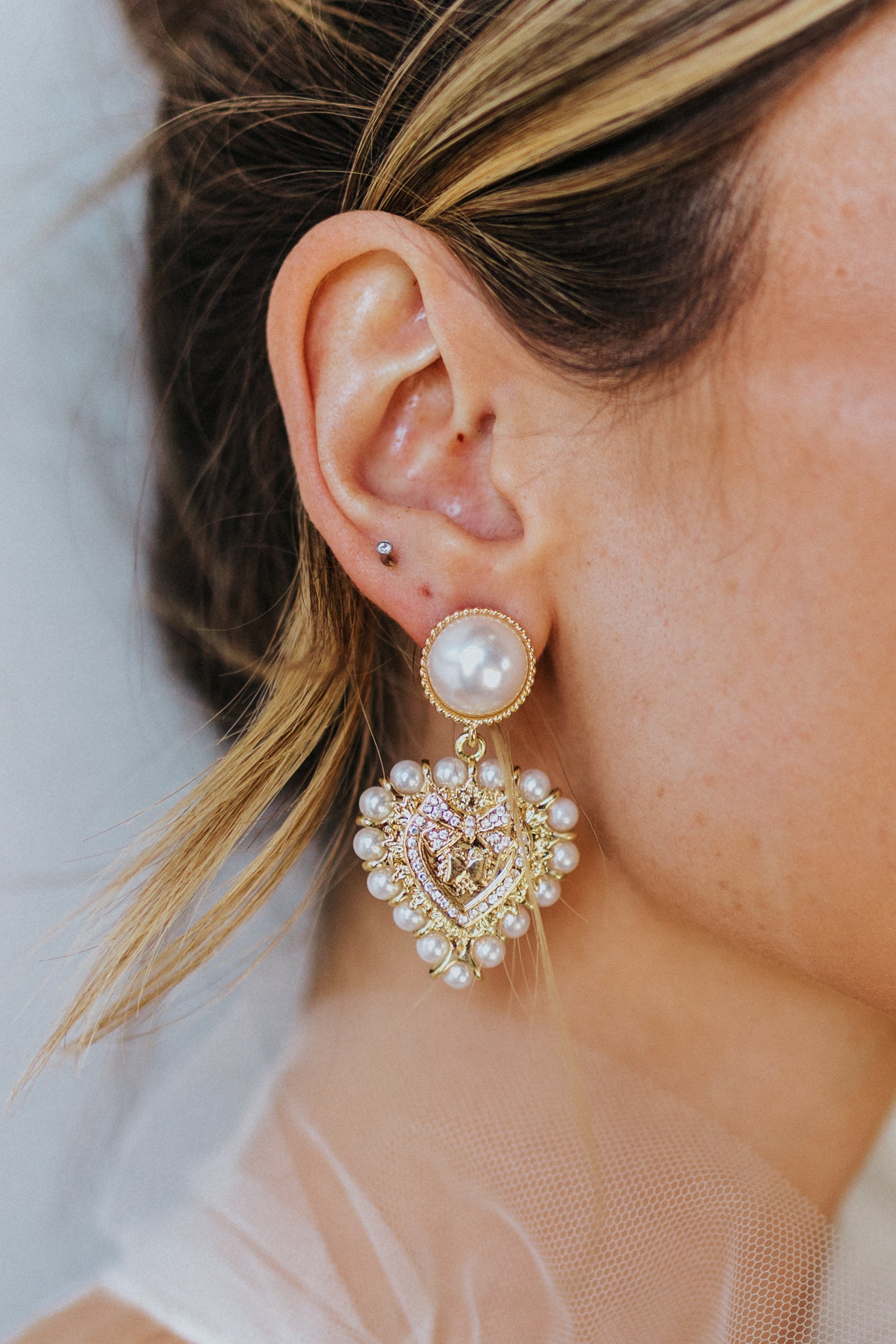 Amore Drop – Untamed Petals